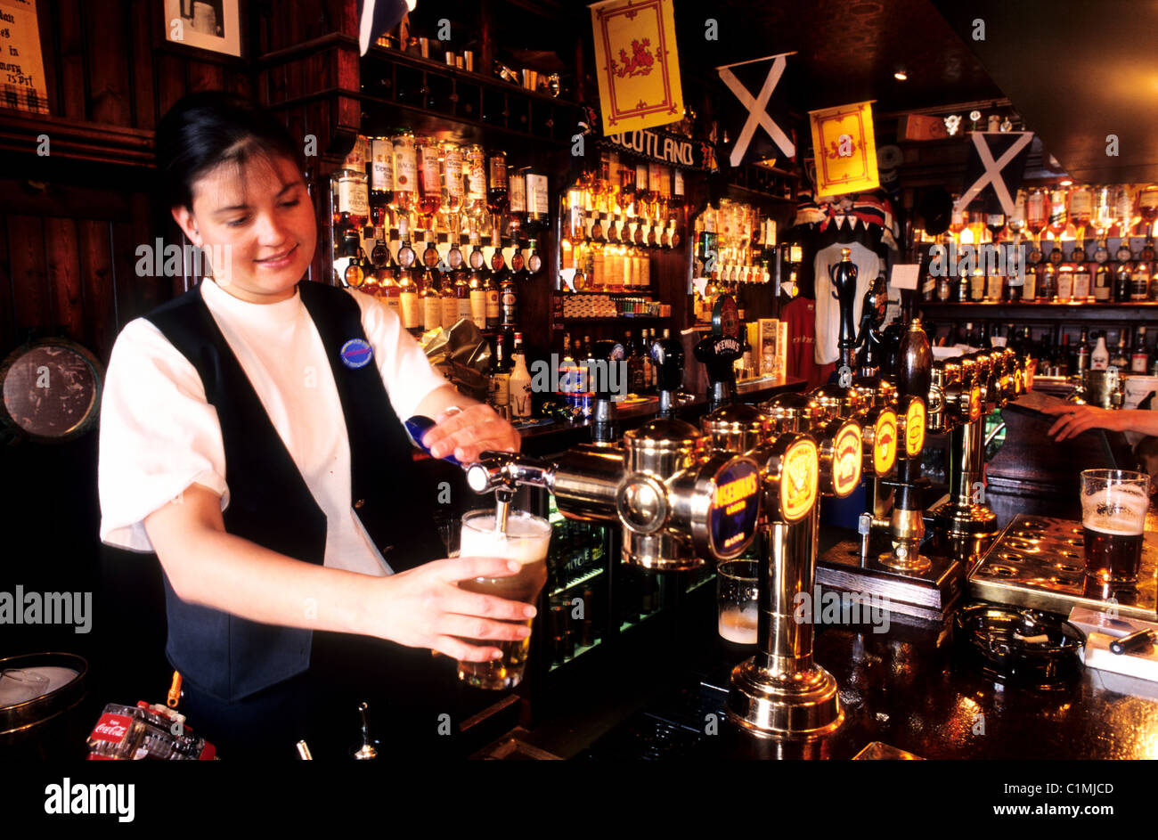 Pub scotland waitress hi-res stock photography and images - Alamy
