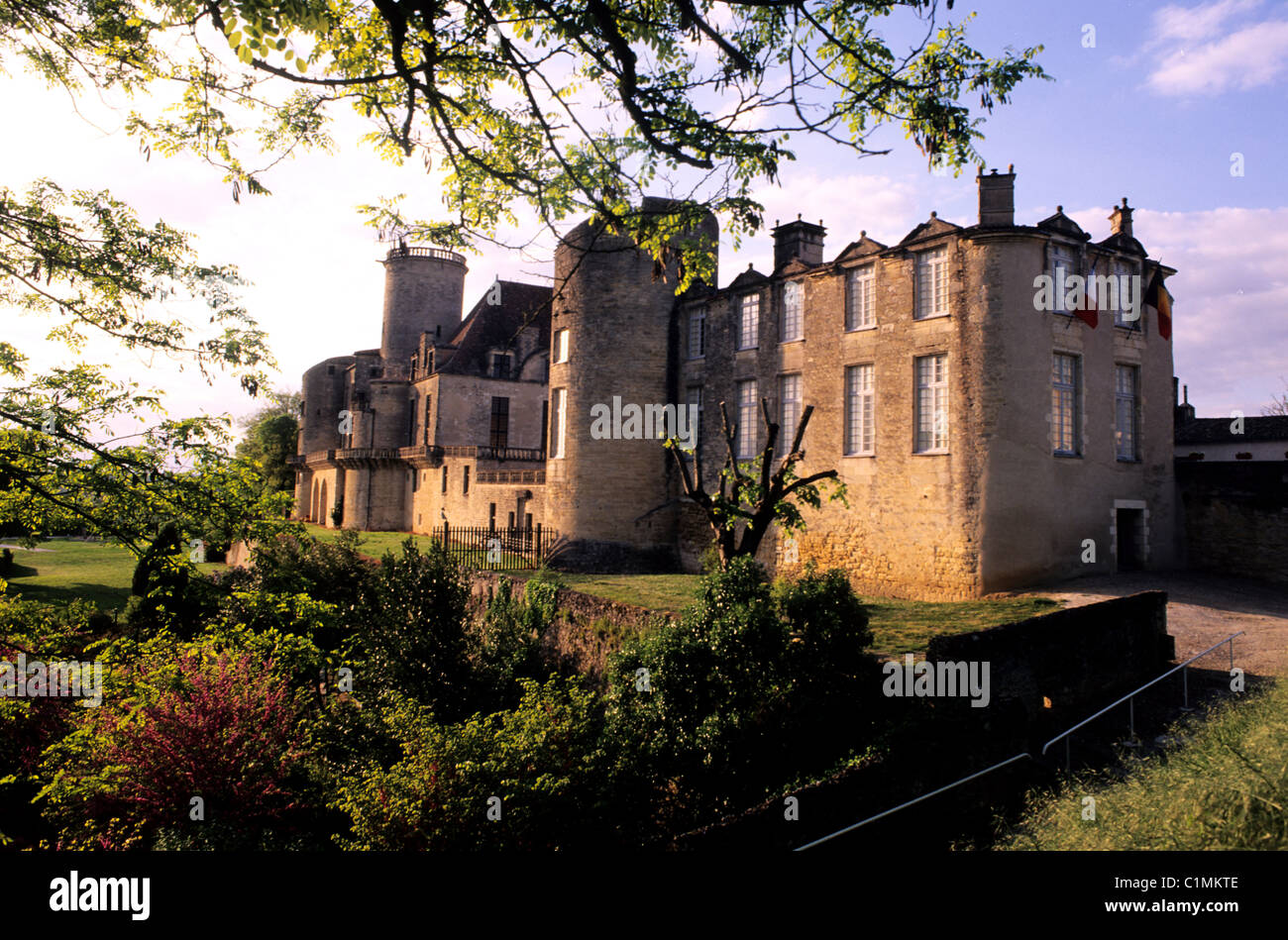 Duras castle france hi-res stock photography and images - Alamy