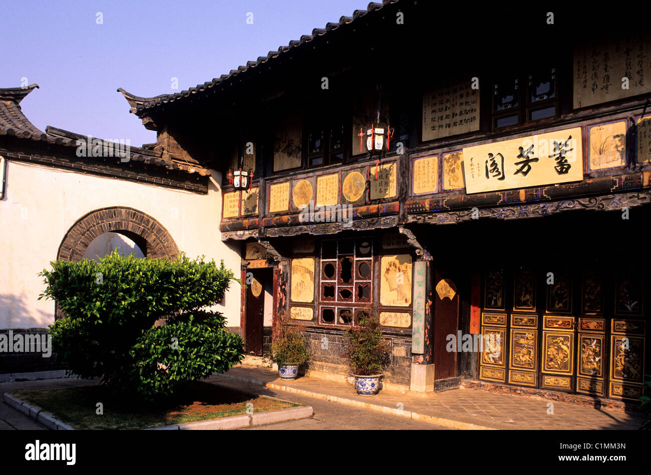 China yunnan jianshui zhu family hi-res stock photography and images ...