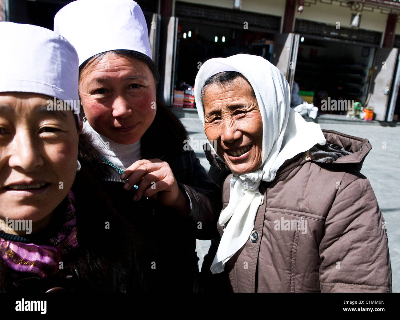 Hui Muslim women posing for a shot Stock Photo - Alamy