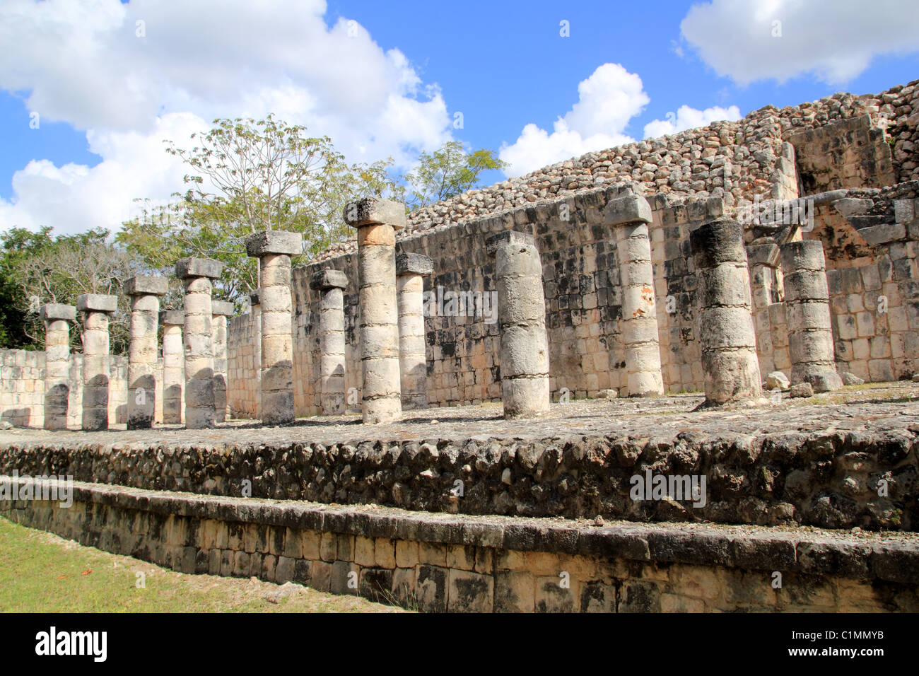 Columns Mayan Chichen Itza Mexico ruins in rows Yucatan Stock Photo - Alamy