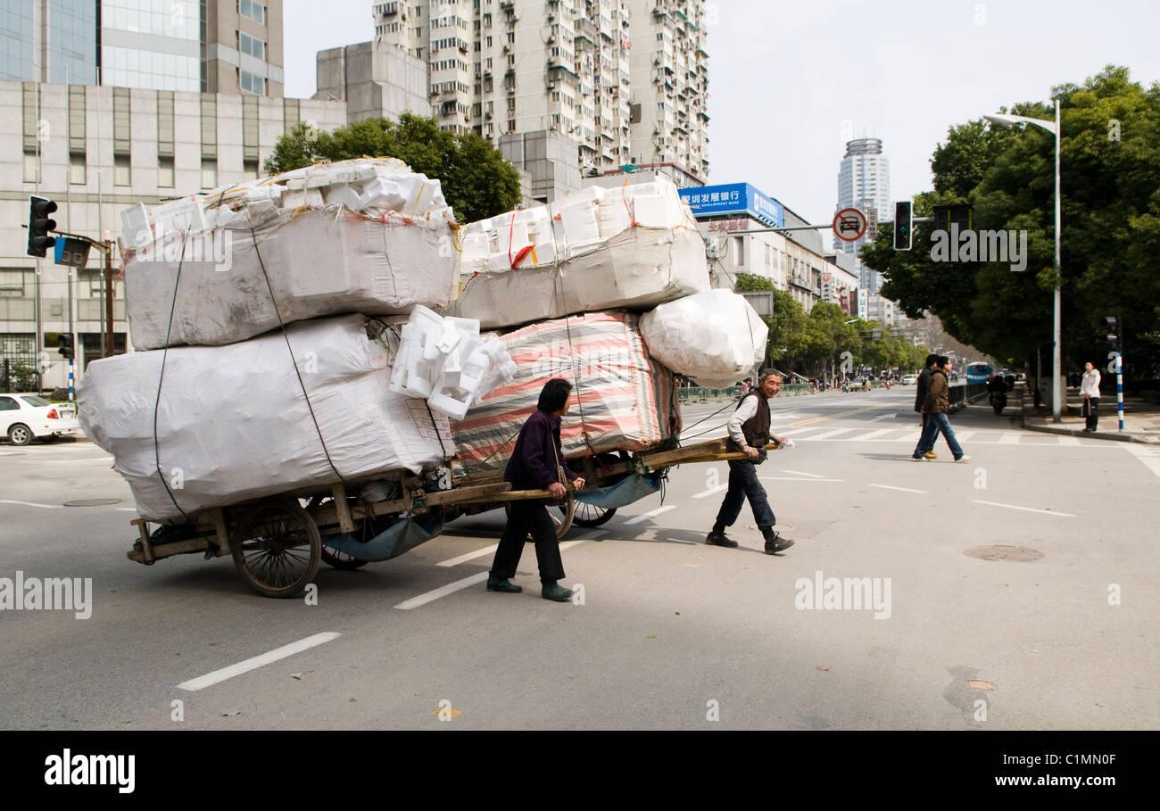 Load pulling hi-res stock photography and images - Alamy