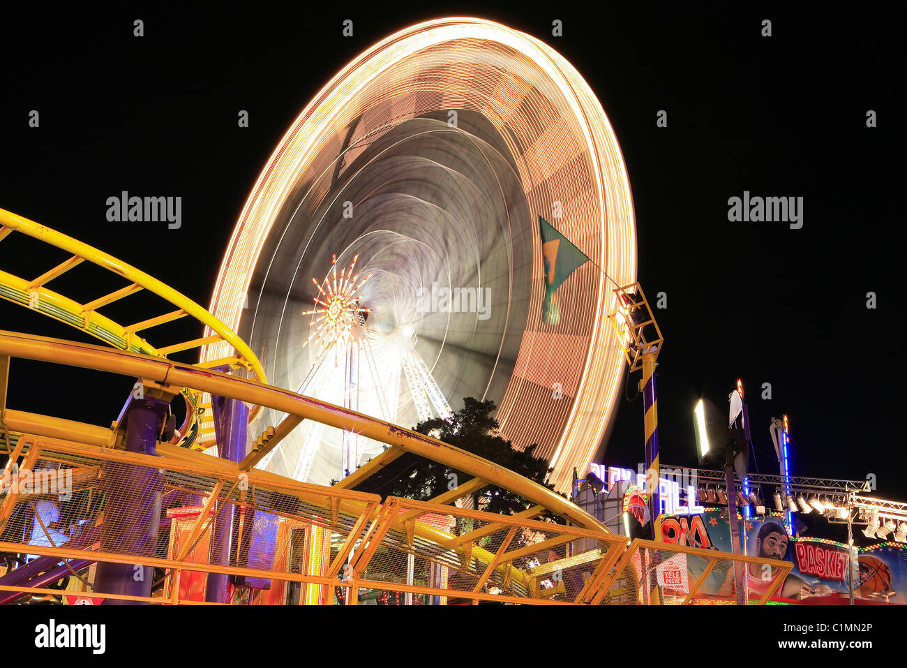 France, Paris, Foire du Trone (funfair Stock Photo - Alamy