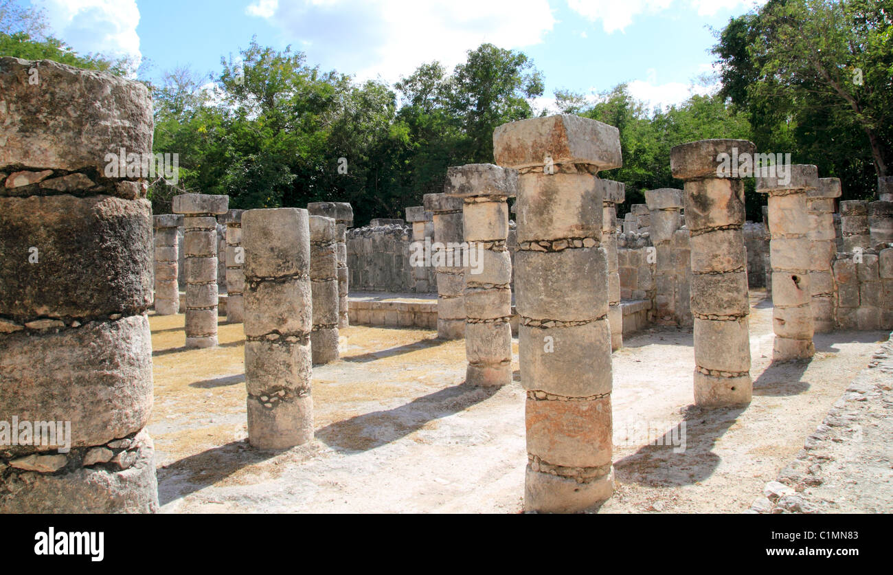 Columns Mayan Chichen Itza Mexico ruins in rows Yucatan Stock Photo - Alamy