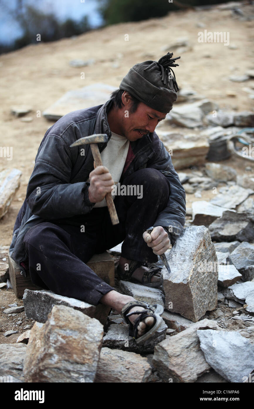 Nepali man in the Himalaya Nepal Stock Photo - Alamy
