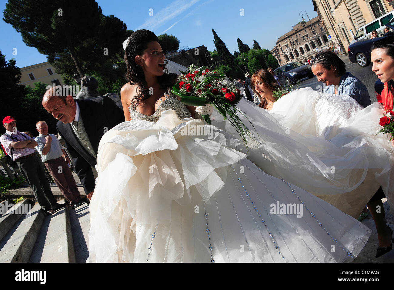 Rome wedding bride hi-res stock photography and images - Alamy