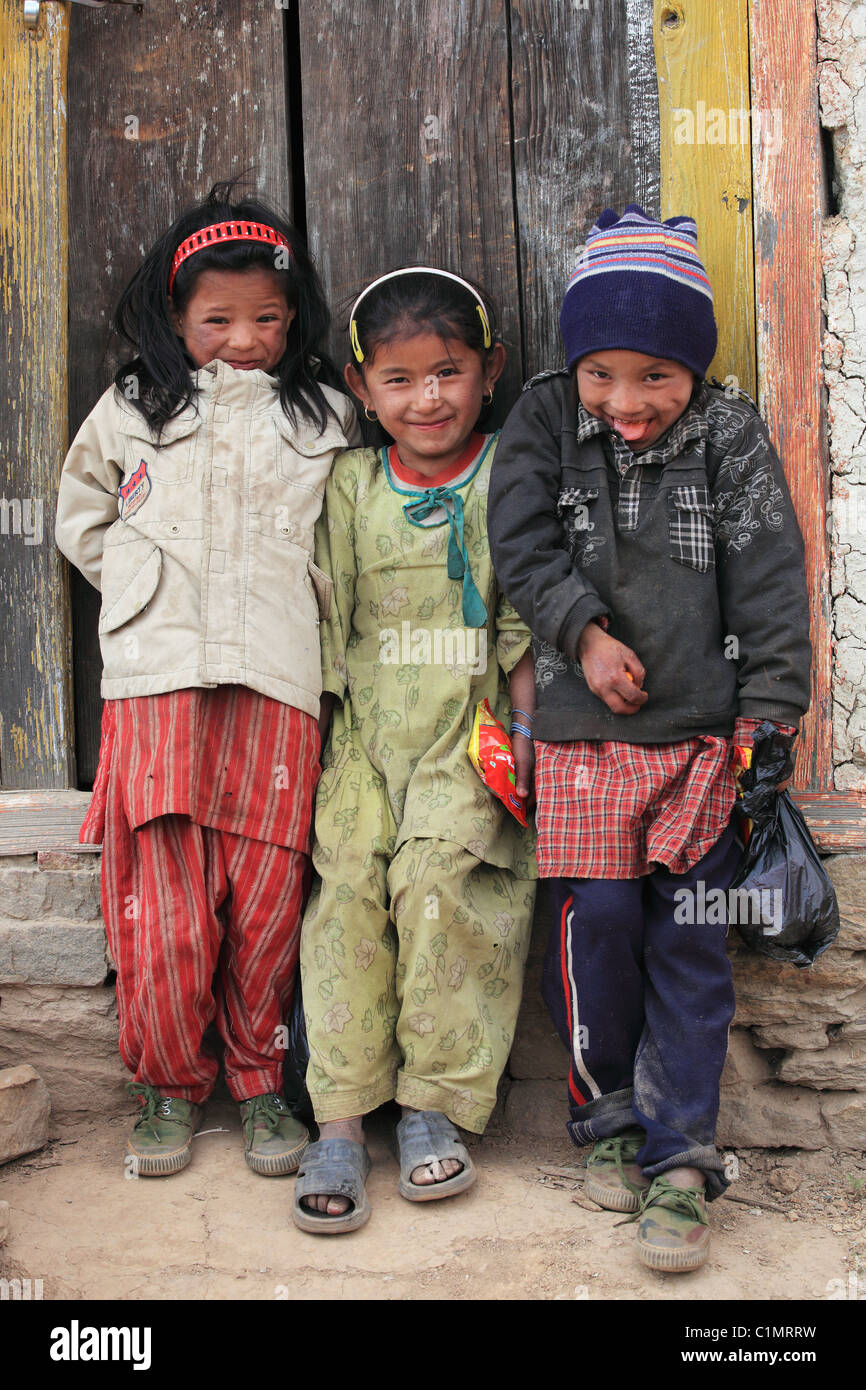 Kids of nepal hi-res stock photography and images - Alamy