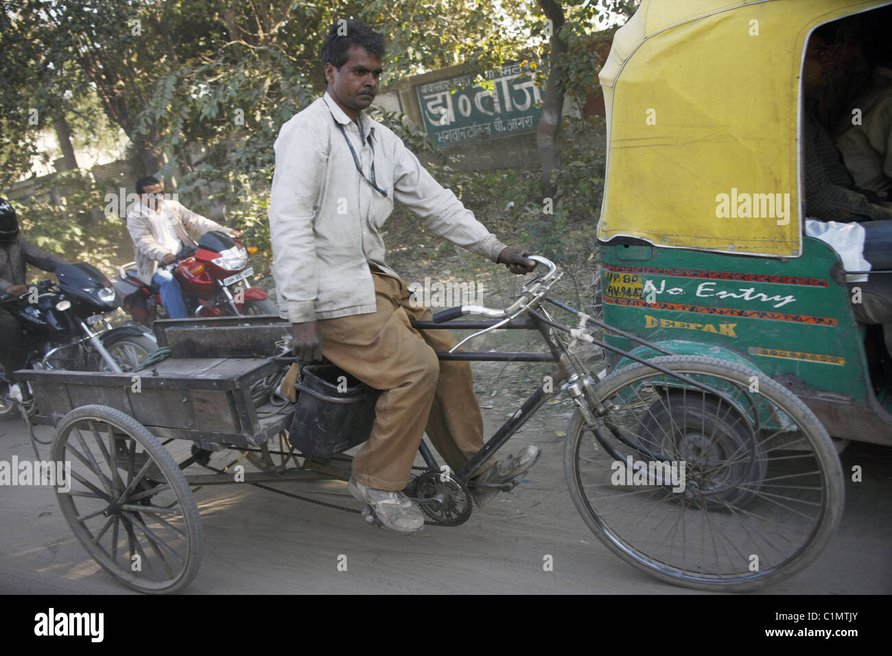 Pedicab rickshaw driver hi-res stock photography and images - Alamy