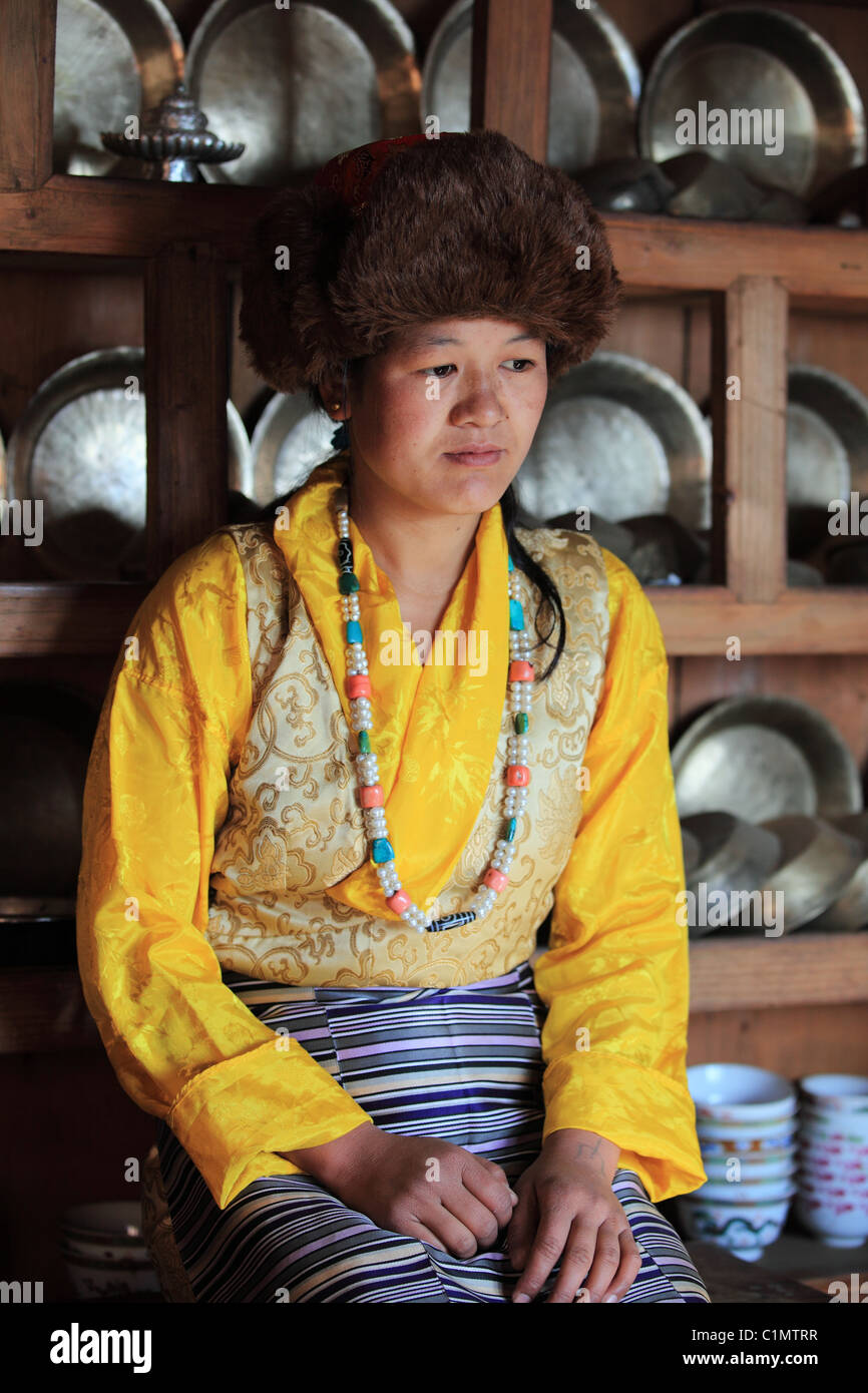 Nepali woman in the Himalaya Nepal Stock Photo - Alamy