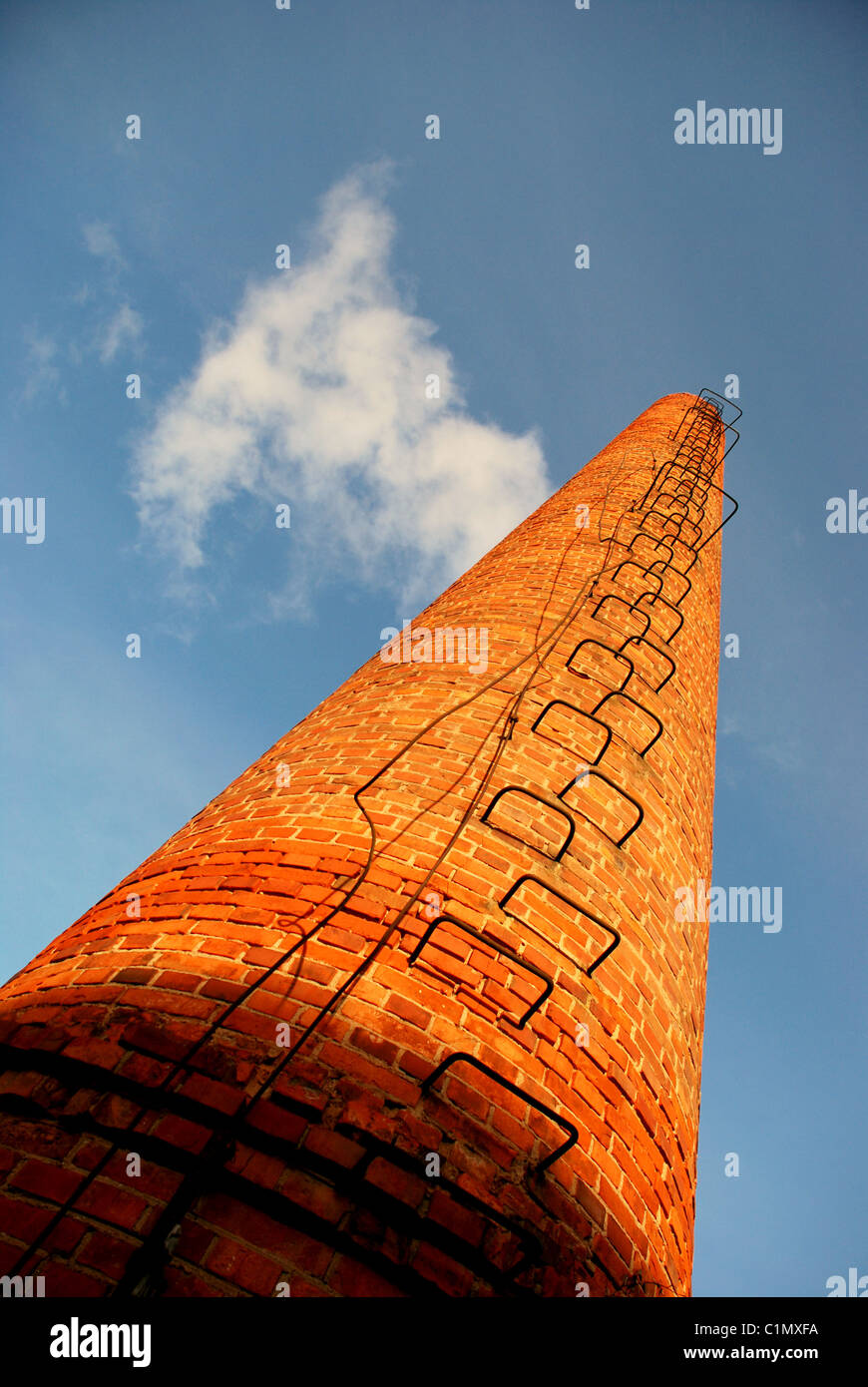 Red smokestack hi-res stock photography and images - Alamy