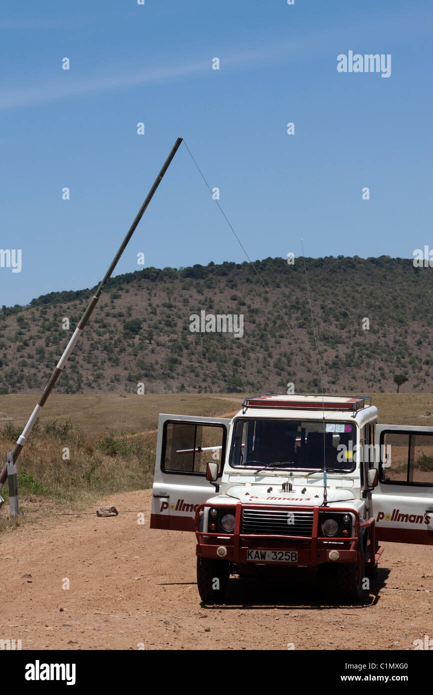 A Land Rover on safari in the Masai Mara, Kenya, Africa Stock Photo - Alamy