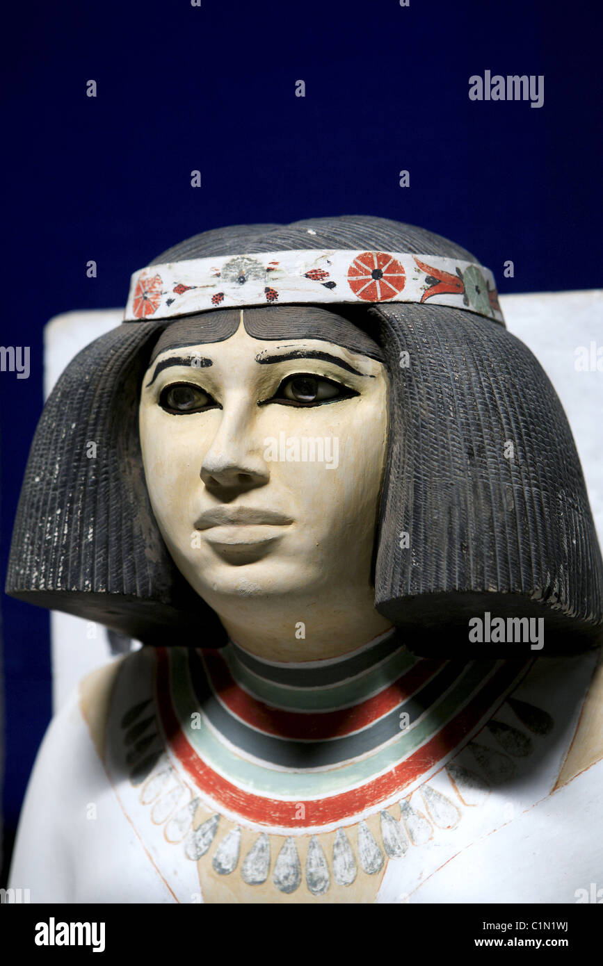 Egypt, Cairo, downtown, Egyptian museum, statue of Nofret princess ...