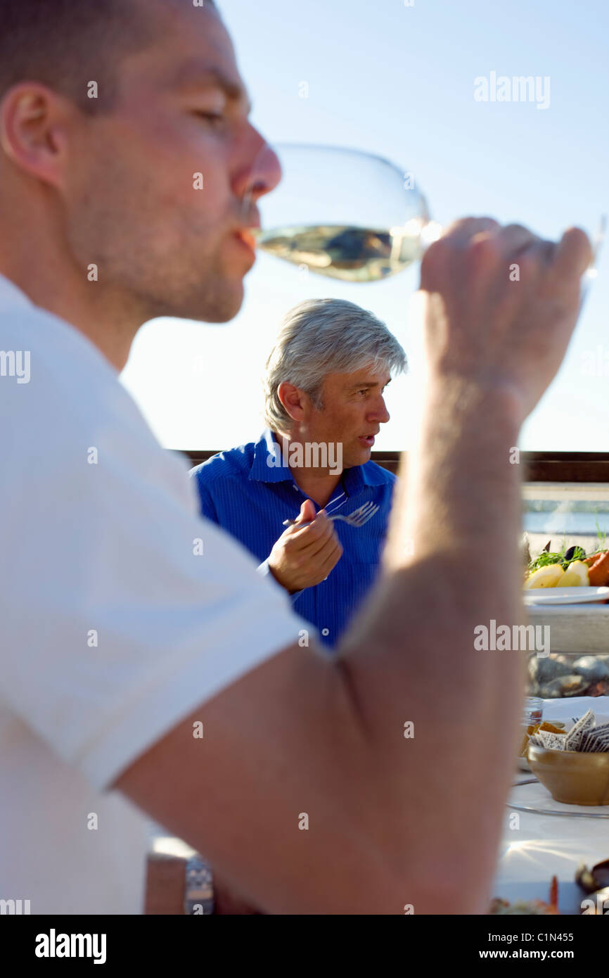 Men dining hi-res stock photography and images - Alamy