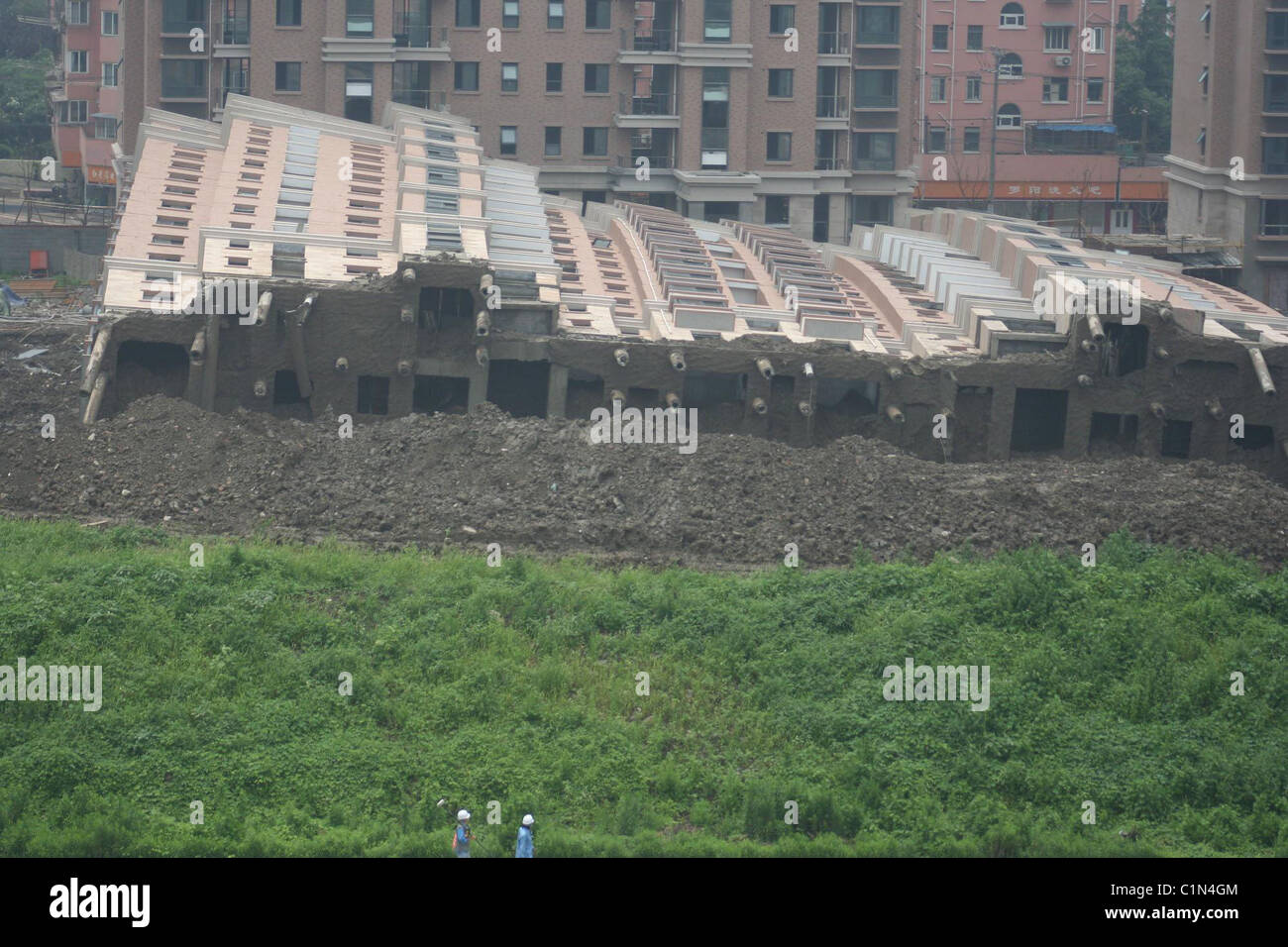 Apartment complex collapses in hi-res stock photography and images - Alamy
