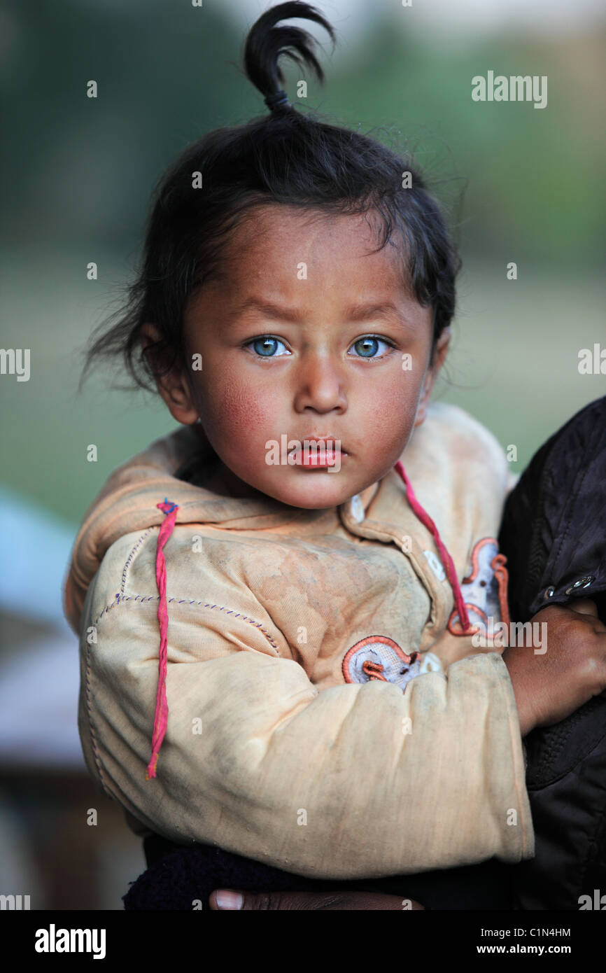 Child kid beautiful nepali eye eyes hi-res stock photography and images ...