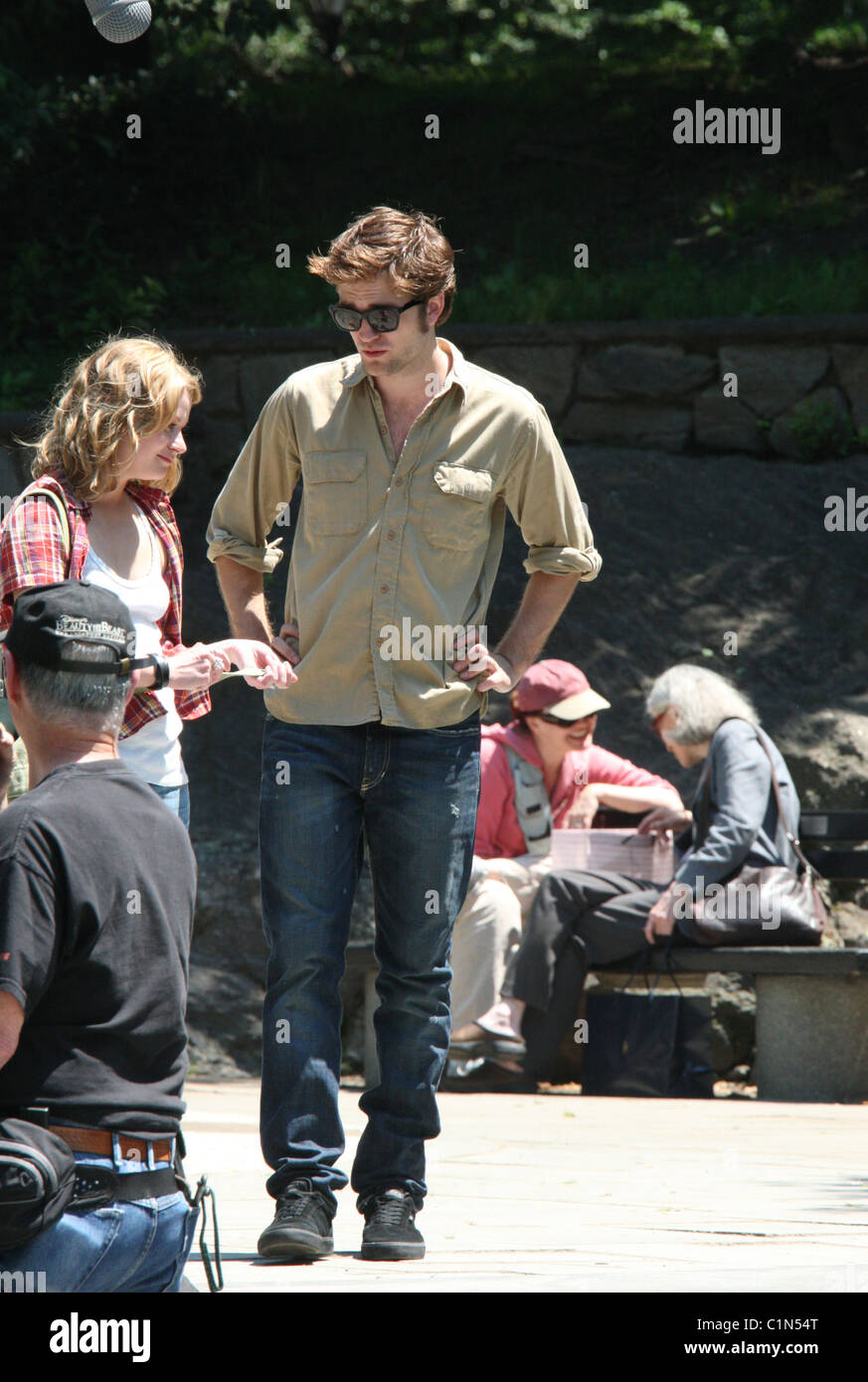 Robert Pattinson and Emilie de Ravin on the set of their new film ...