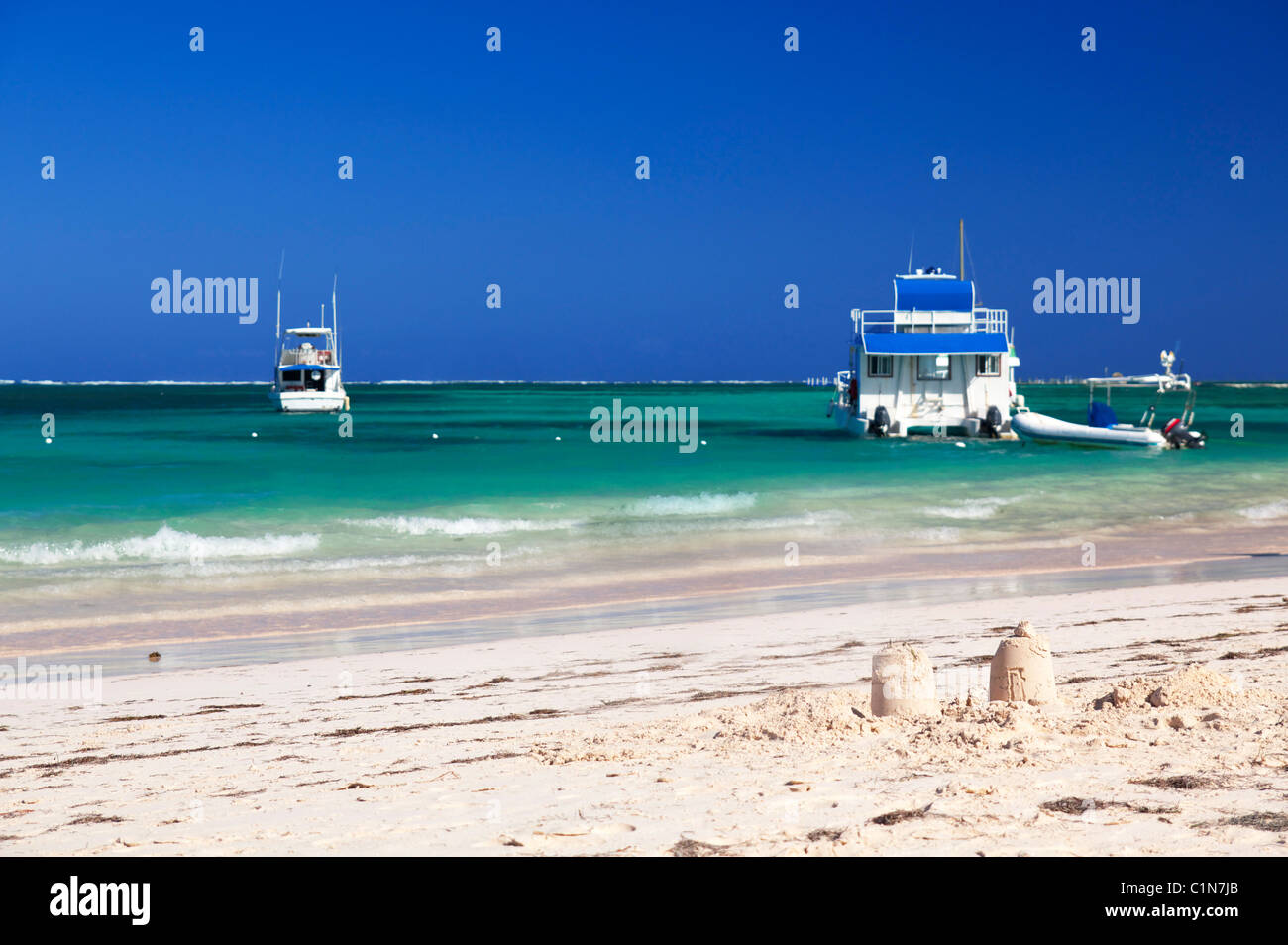 Caribbean sea with yachts, coastline Stock Photo - Alamy