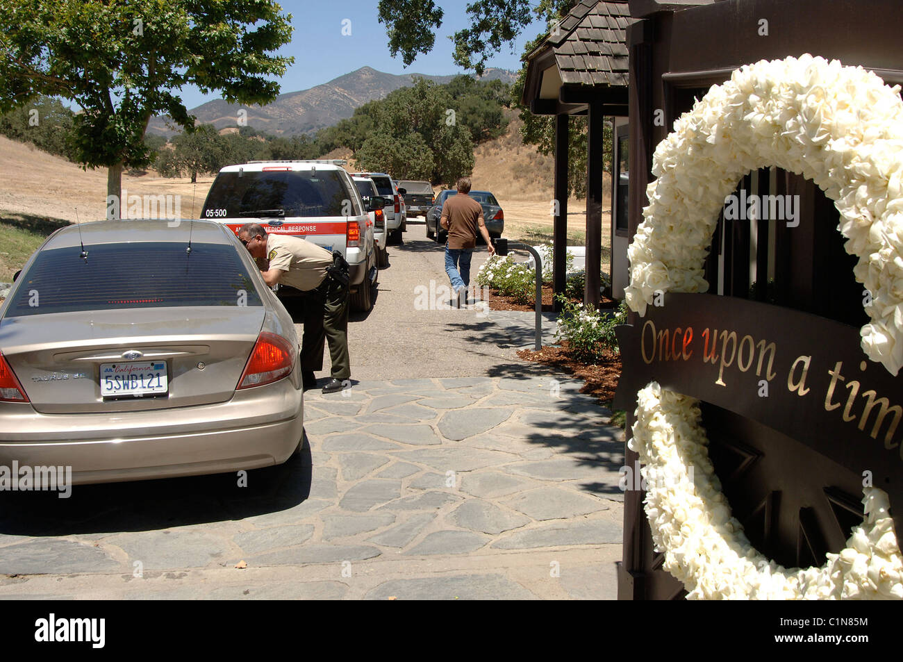 Cars enter Michael Jackson's Neverland Valley Ranch gates Santa Barbara ...