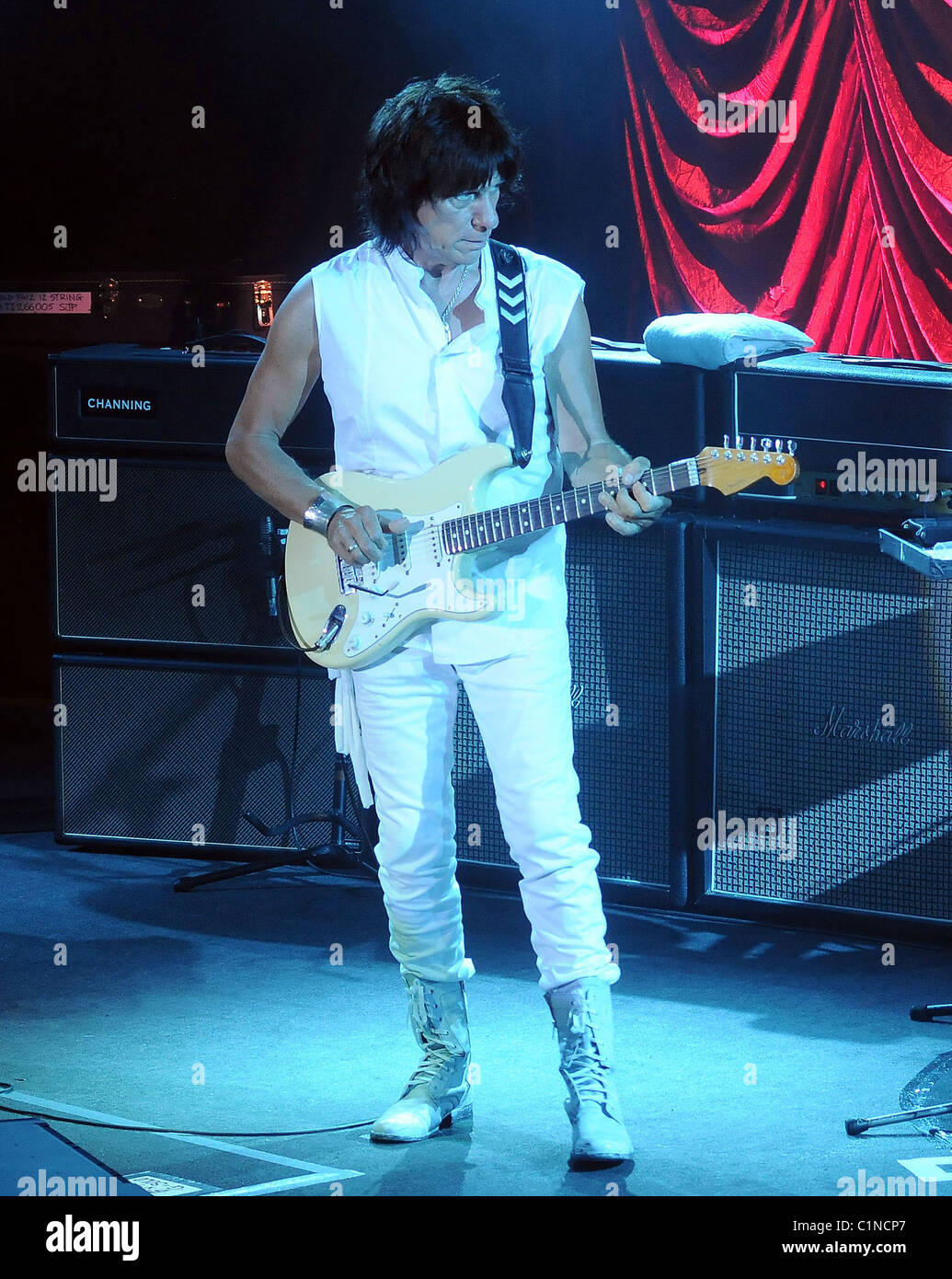 Jeff Beck performing in concert at Vicar Street Dublin, Ireland - 01.07 ...