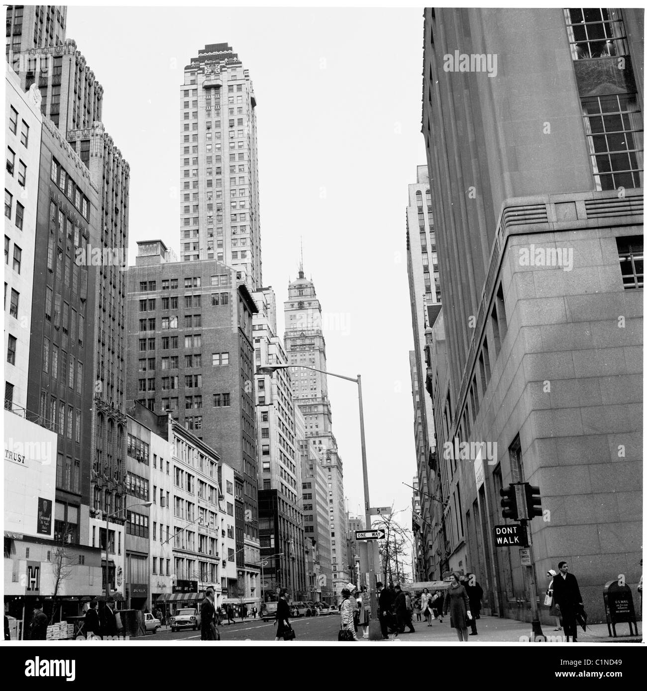 1950s new york city street scene High Resolution Stock Photography and ...