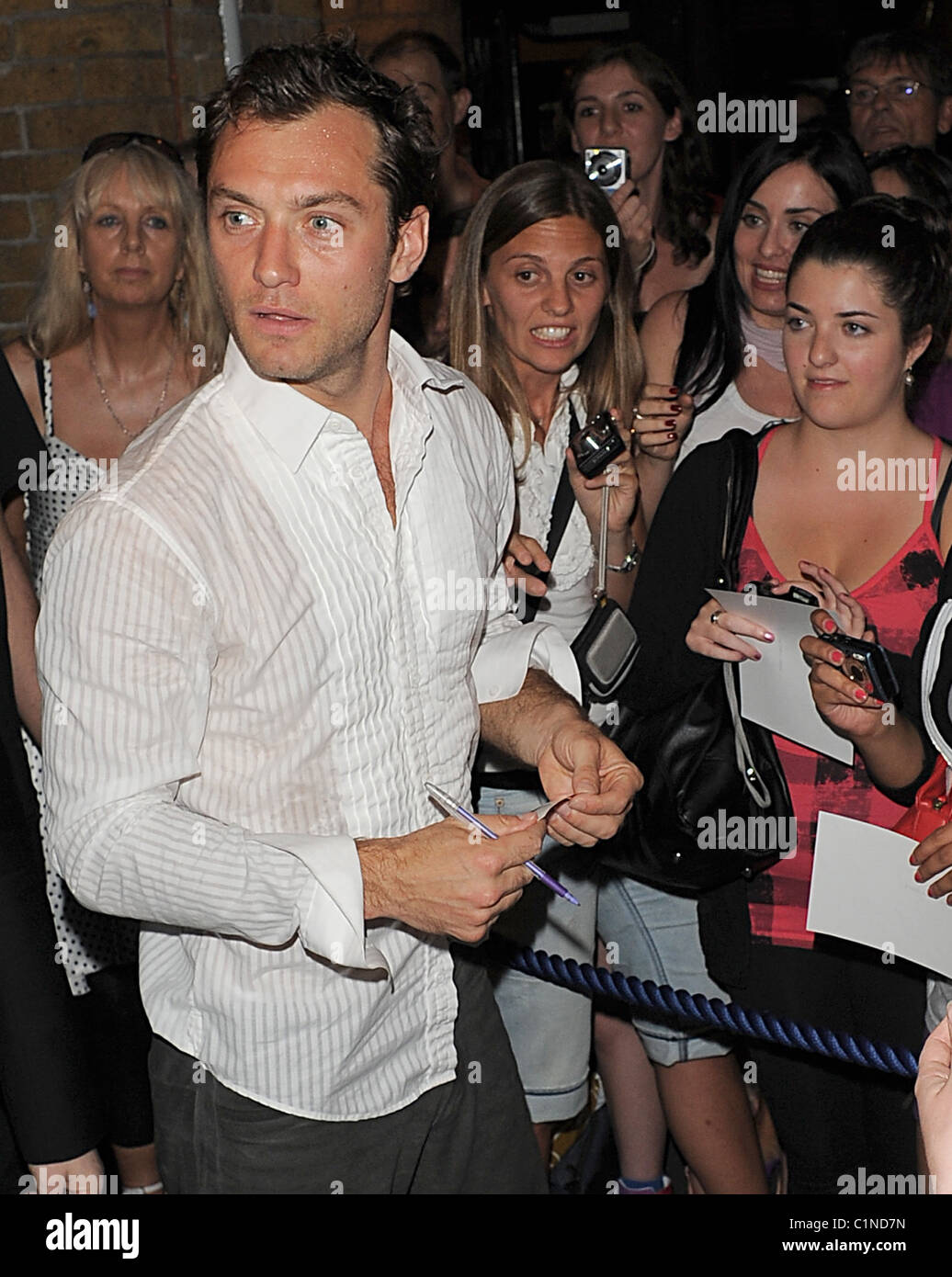 Jude Law is swamped by a huge number of fans wanting his picture and ...