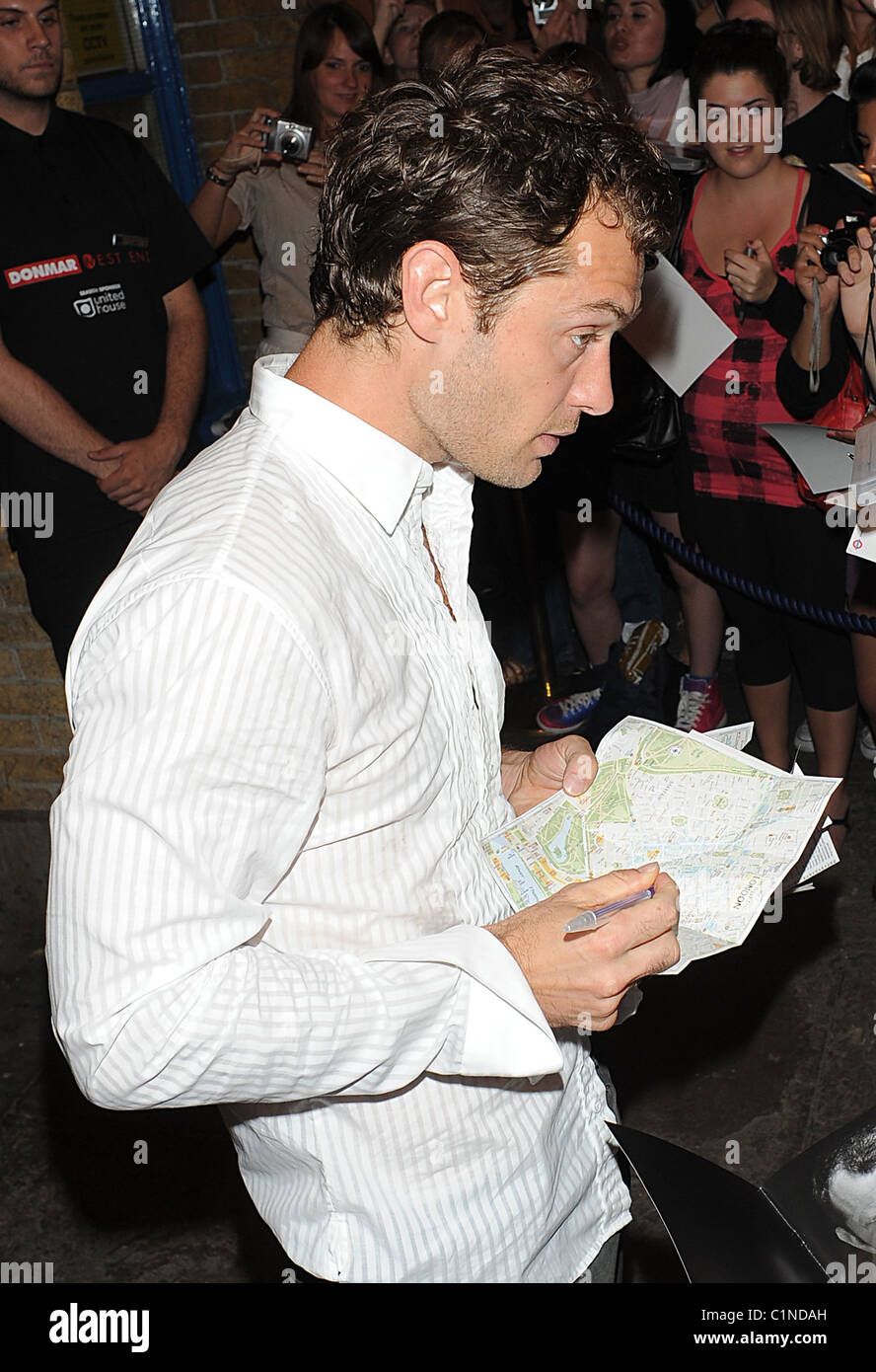 Jude Law is swamped by a huge number of fans wanting his picture and ...