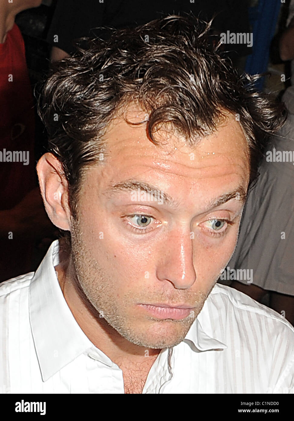 Jude Law is swamped by a huge number of fans wanting his picture and ...