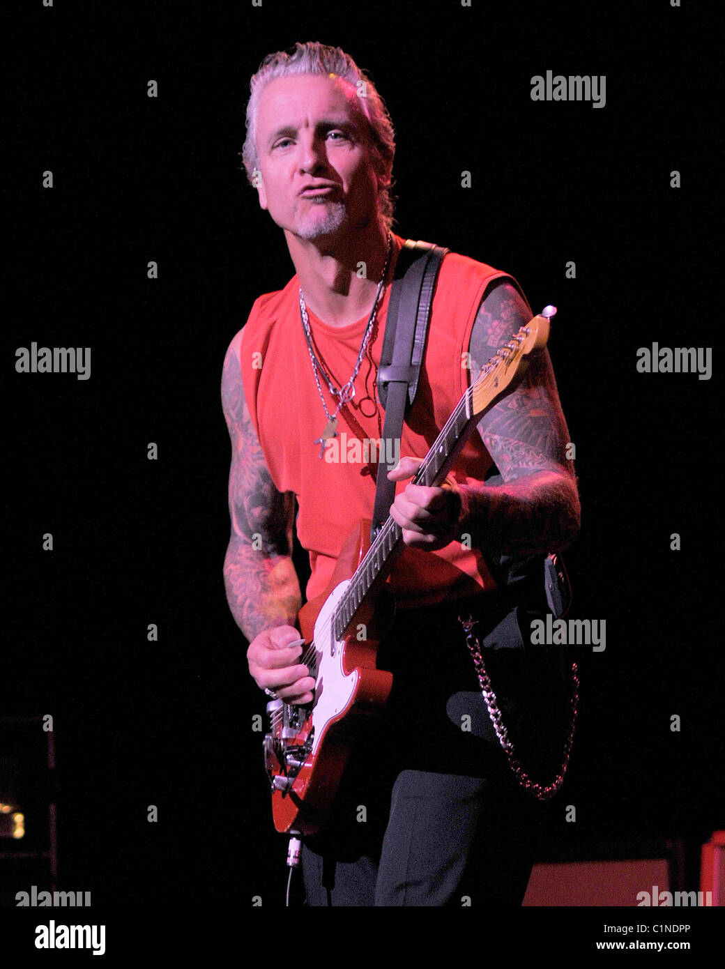 Neil giraldo and wife pat benatar hi-res stock photography and images ...