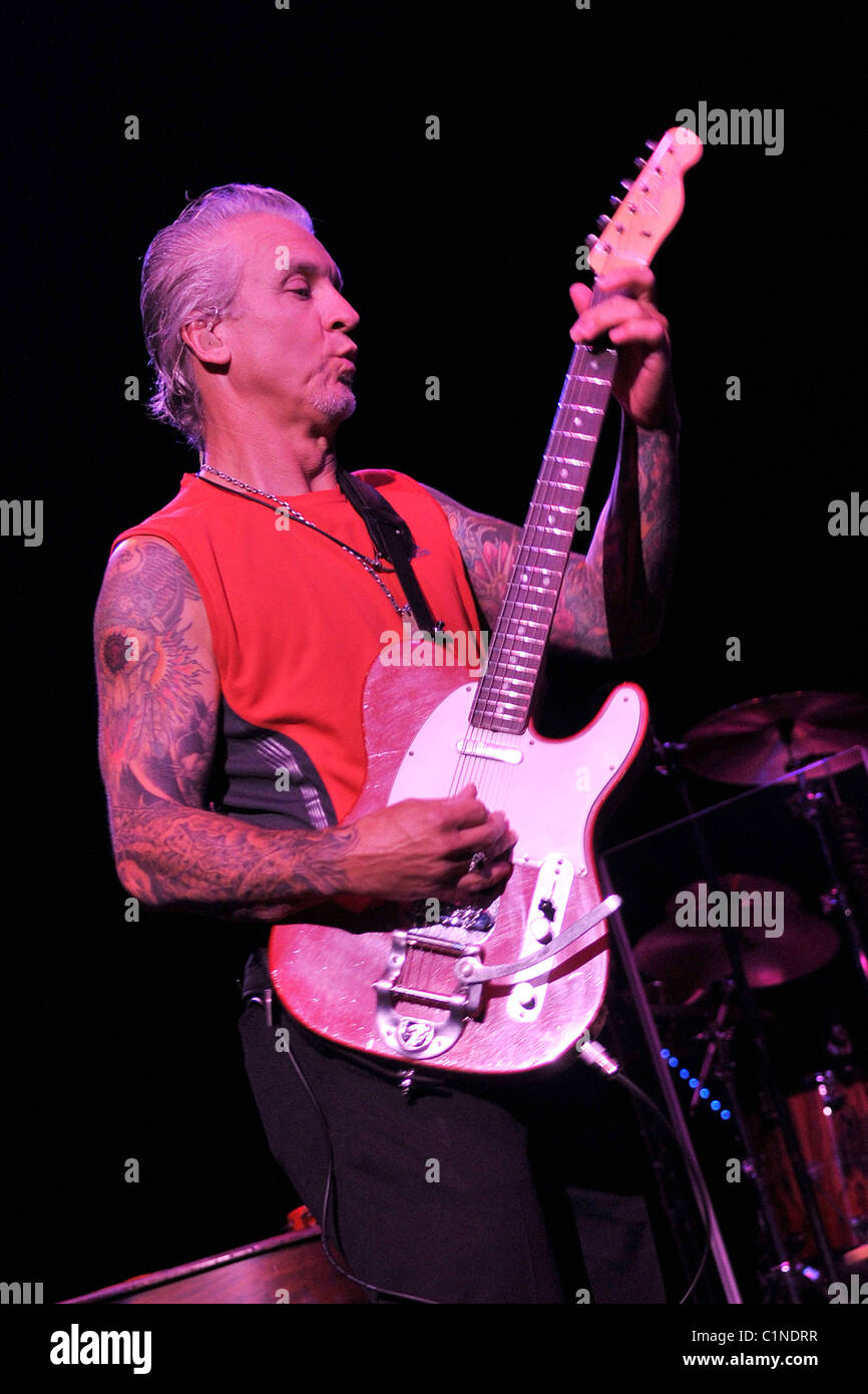 Neil Giraldo performing with wife, Pat Benatar in 'Hard Rock Live ...