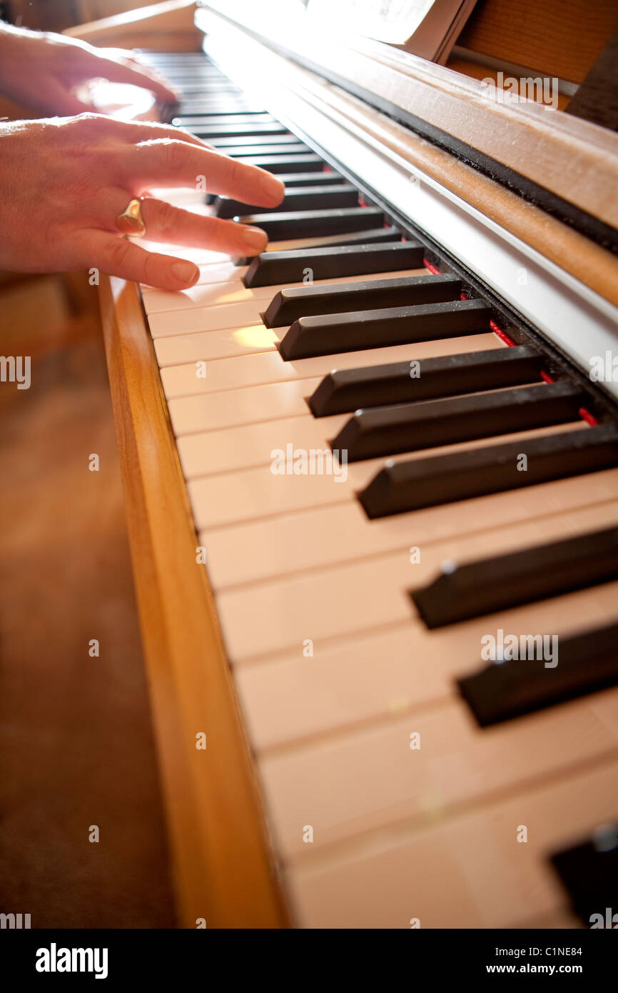 Sharp piano notes hi-res stock photography and images - Alamy