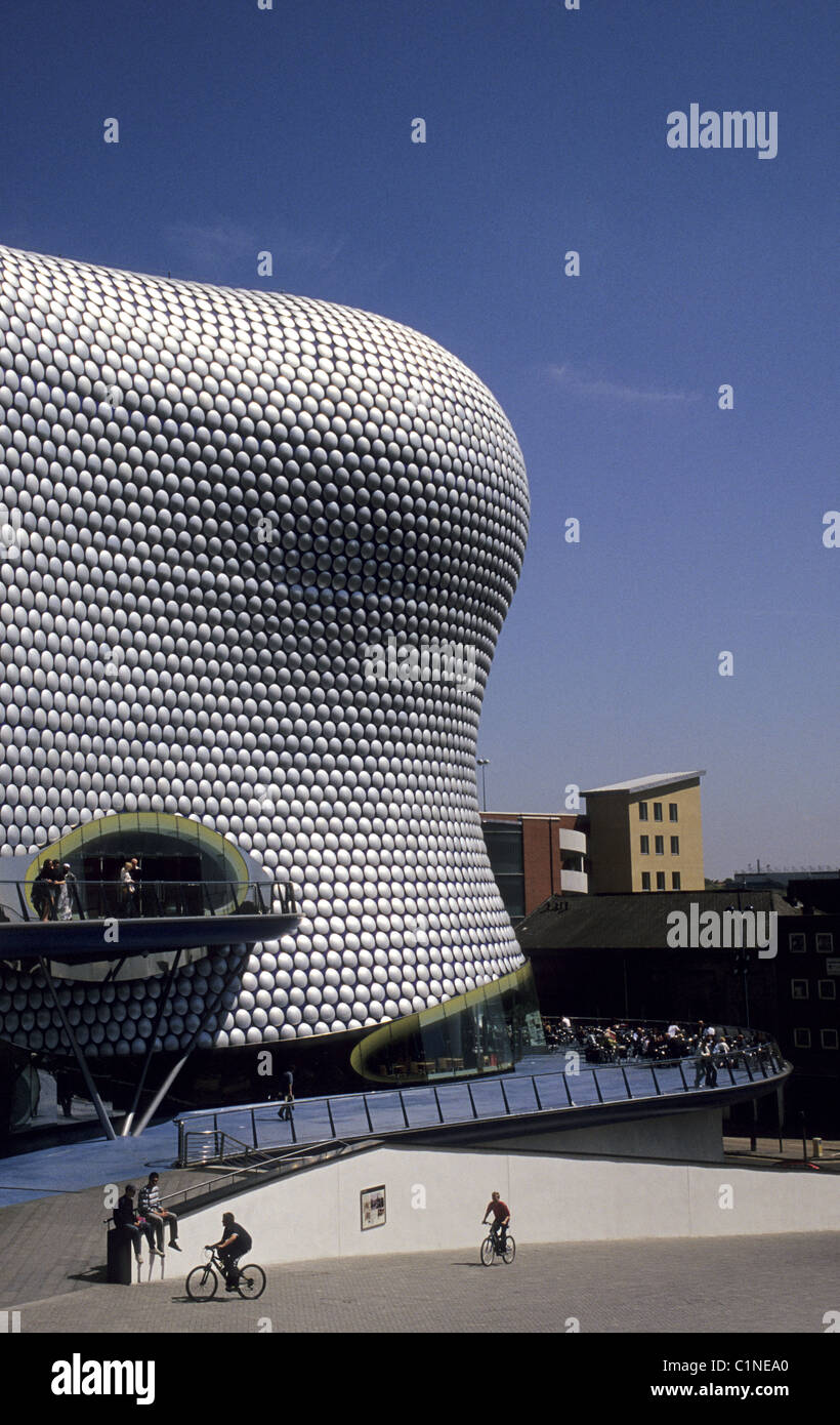 The modern architecture of Selfridges mall in Birmingham, West Midlands ...