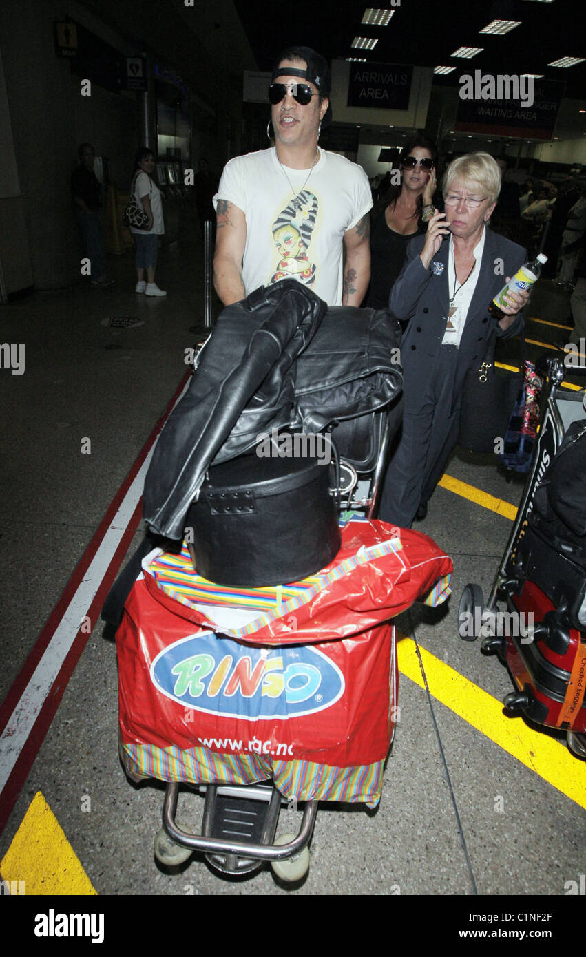 Slash arrives hi-res stock photography and images - Alamy