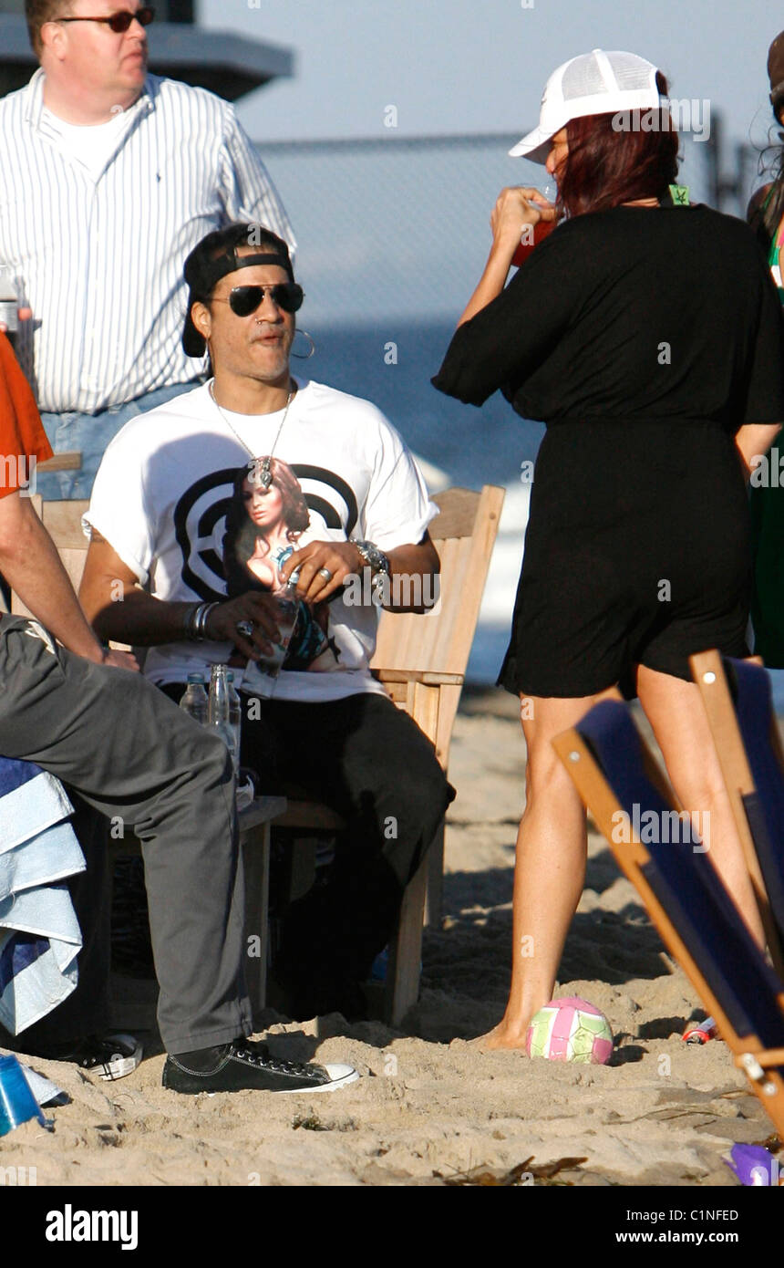 Slash enjoying a day at the beach Malibu, California - 04.07.09 Stock ...