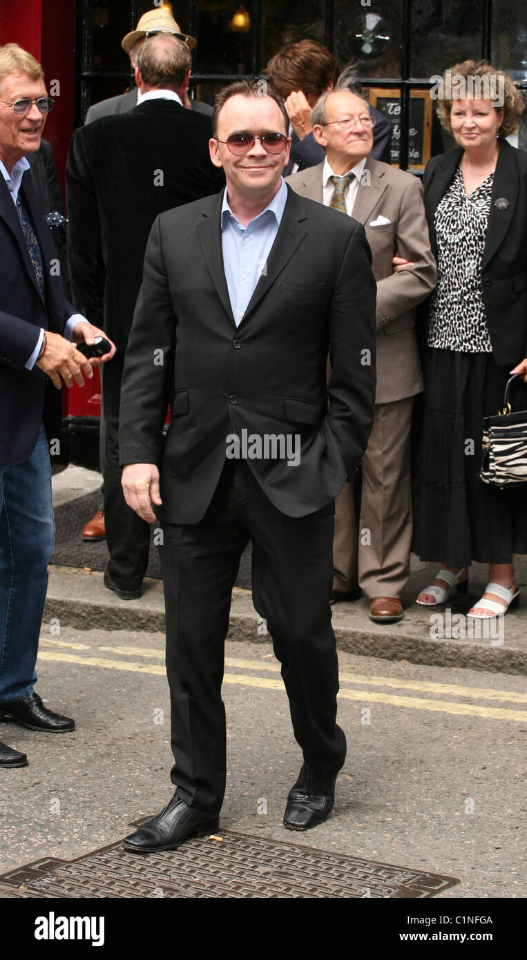 Todd carty eastenders hi-res stock photography and images - Alamy