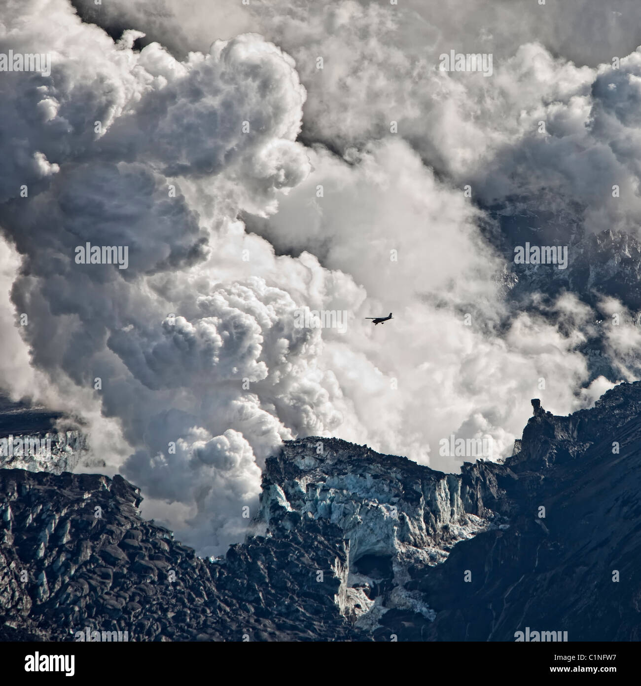 Eyjafjallajokull volcano erupting, Iceland Spring 2010 Stock Photo - Alamy