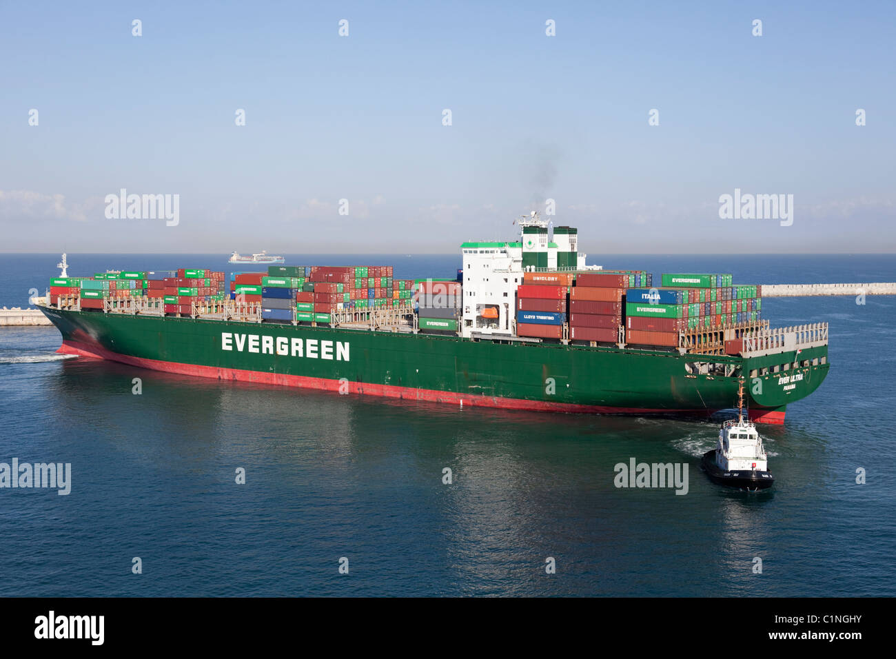 Evergreen container ship hi-res stock photography and images - Alamy