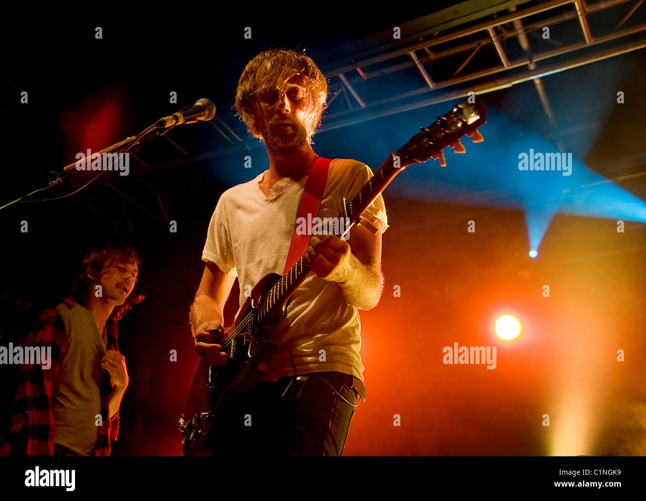 Rod Jones and Roddy Woomble of Idlewild performing at the Liverpool O2 ...
