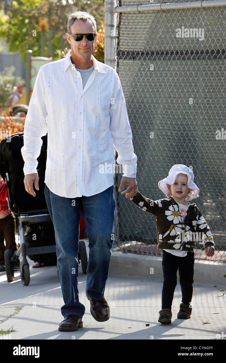 Tom Mahoney Spends time in Brentwood Park with his family Los Angeles ...