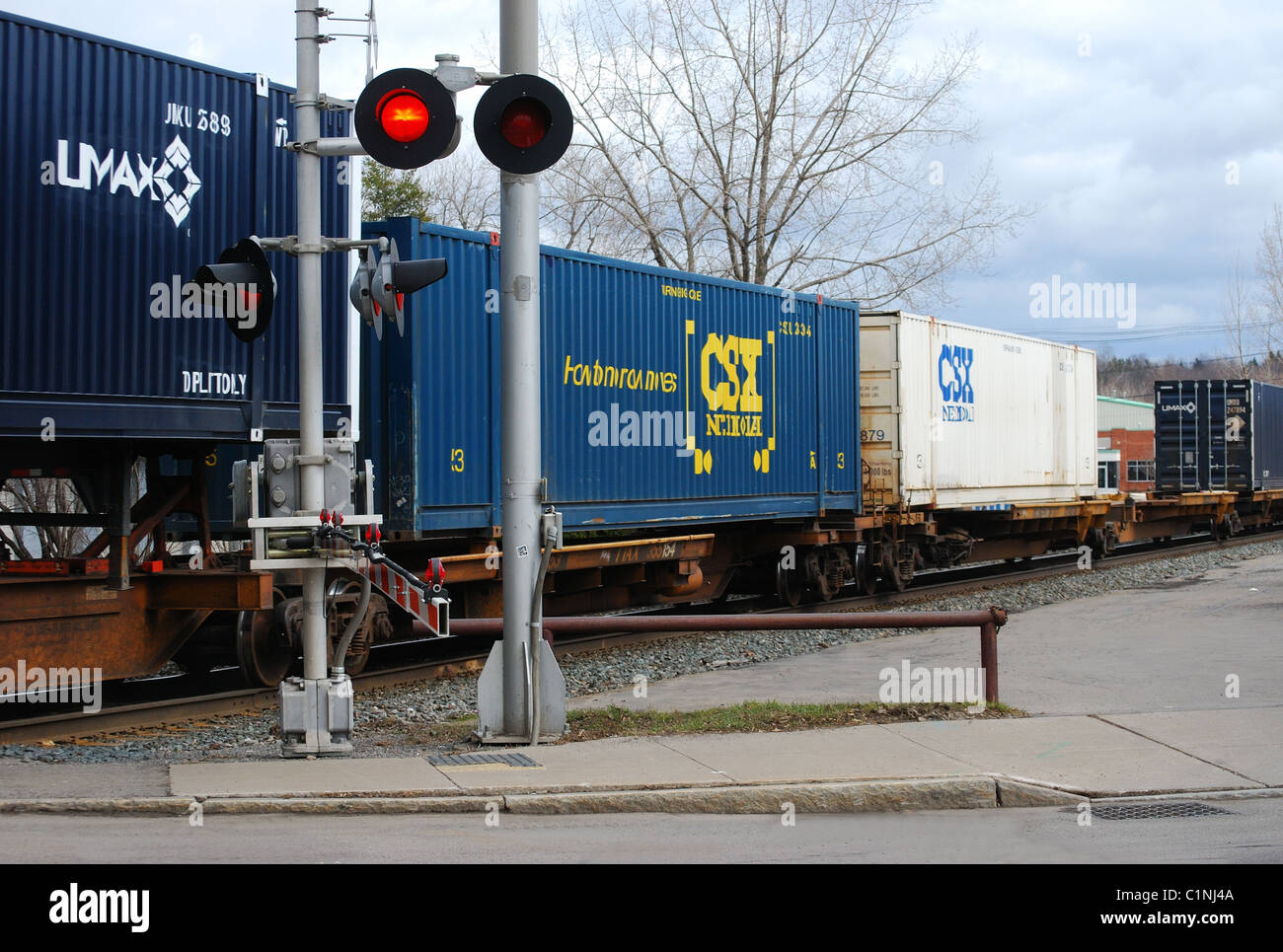 Train and auto traffic signals at railway intersection Stock Photo - Alamy