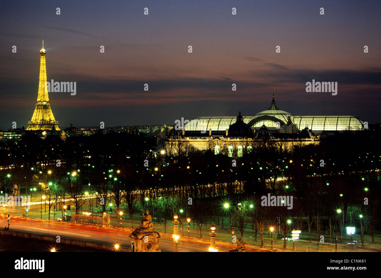 France, Paris, Grand Palais and the Eiffel Tower illuminated (© SETE ...