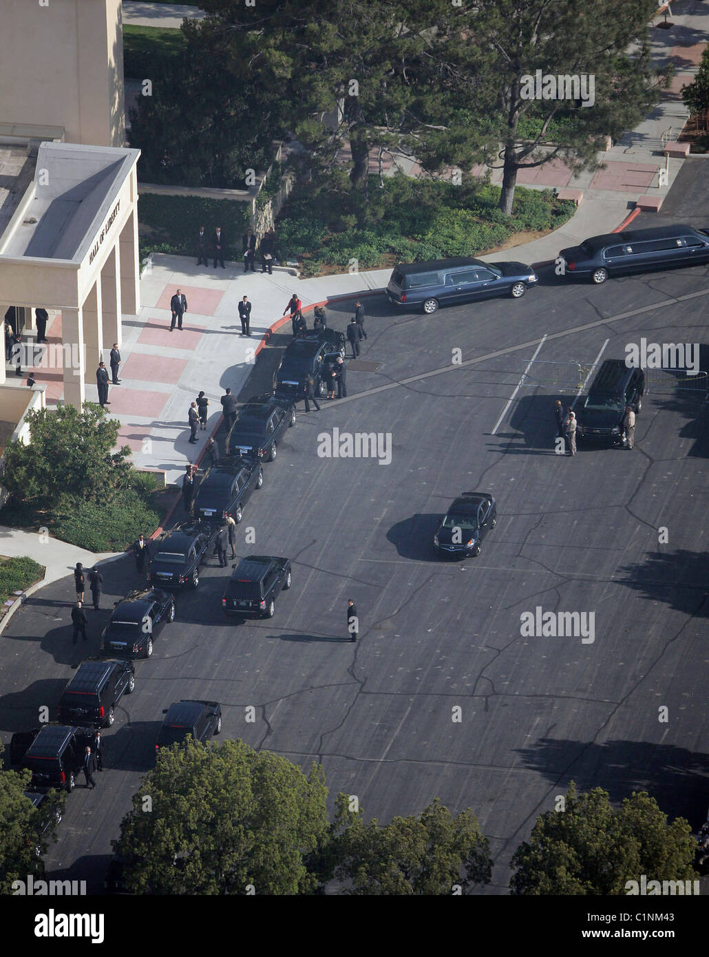 Jackson family arrive Aerial view of the funeral of the King of Pop ...