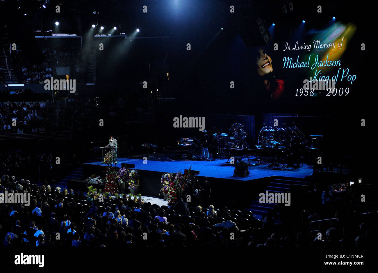 Atmosphere memorial service king pop hi-res stock photography and ...