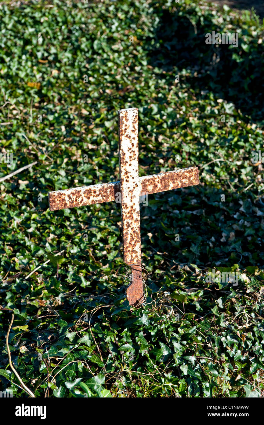 Simple iron cross marking grave hi-res stock photography and images - Alamy