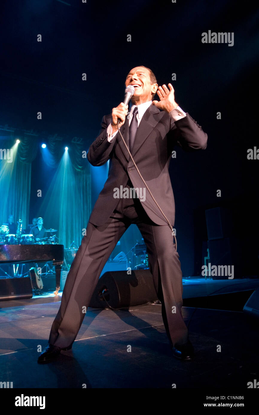 Paul anka in concert hi-res stock photography and images - Alamy