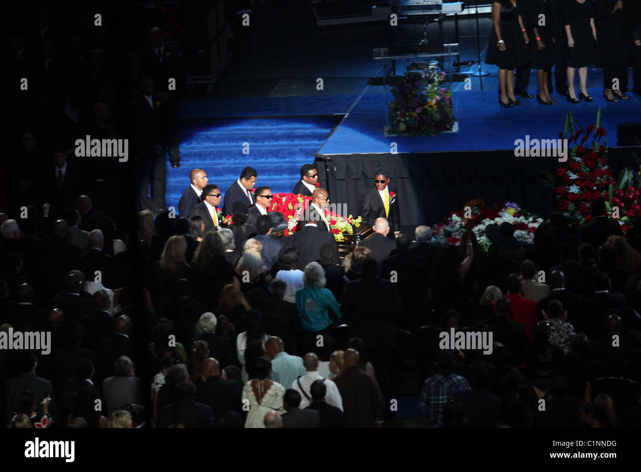 Michael Jackson's coffin is carried by his brothers The memorial ...