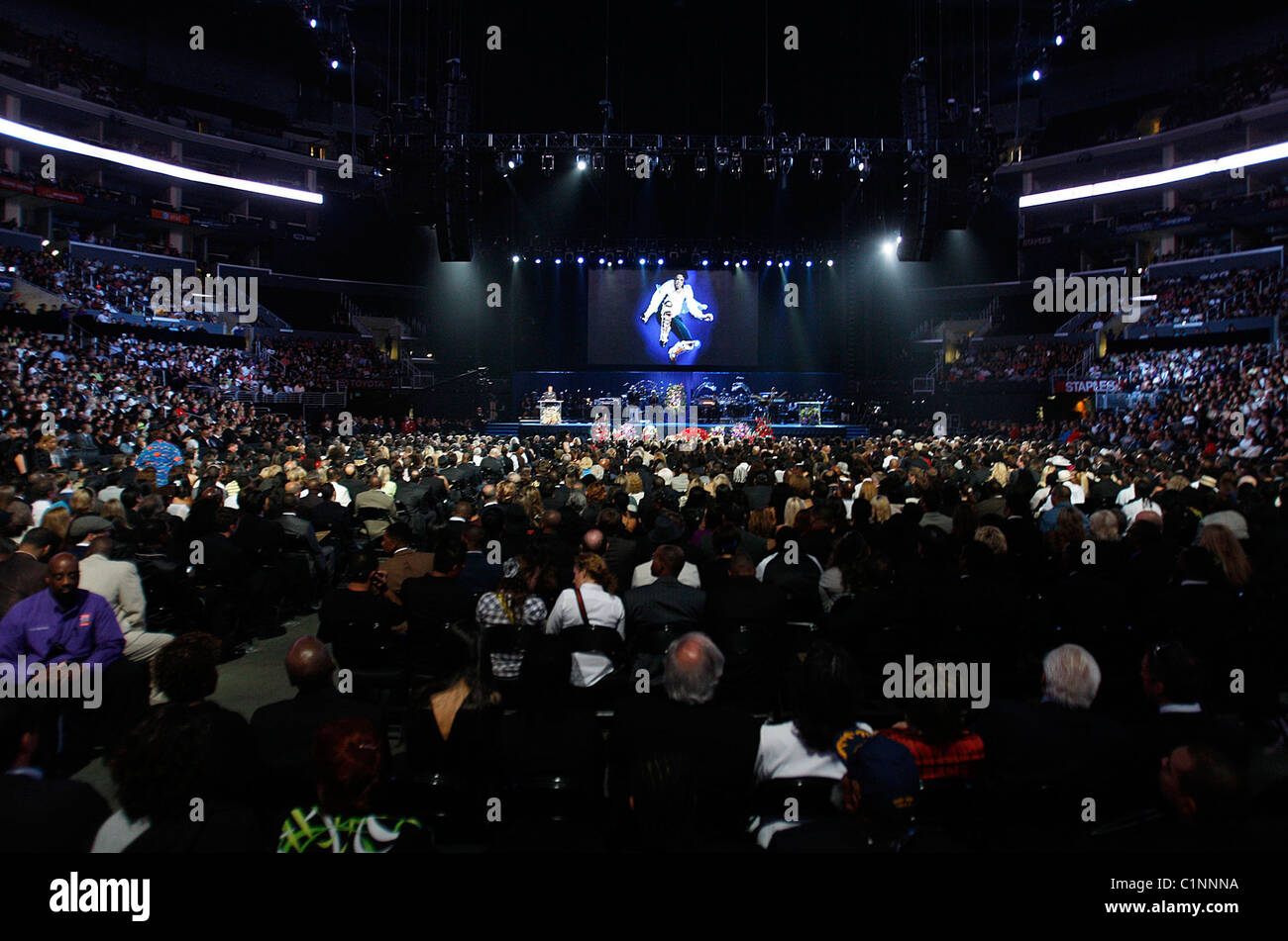 Atmosphere The memorial service for the King of Pop, Michael Jackson ...