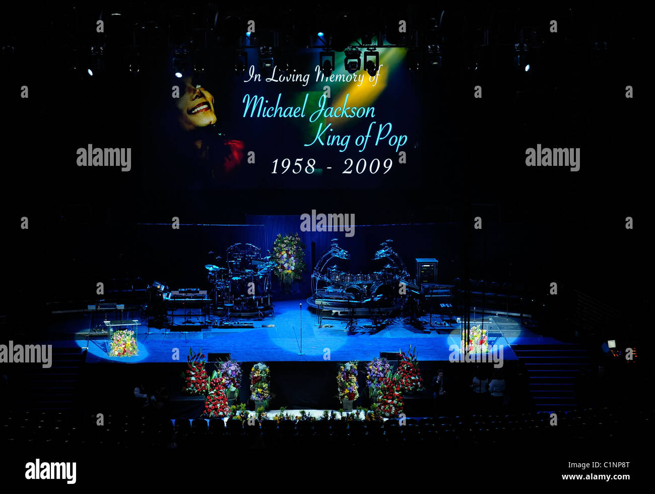 Atmosphere The memorial service for the King of Pop, Michael Jackson ...