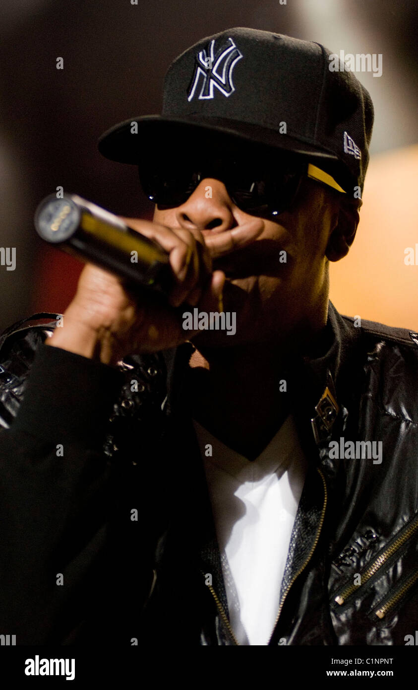Jay-Z performing in the Jay-Z and Ciara Live Tour 2009 Chicago ...