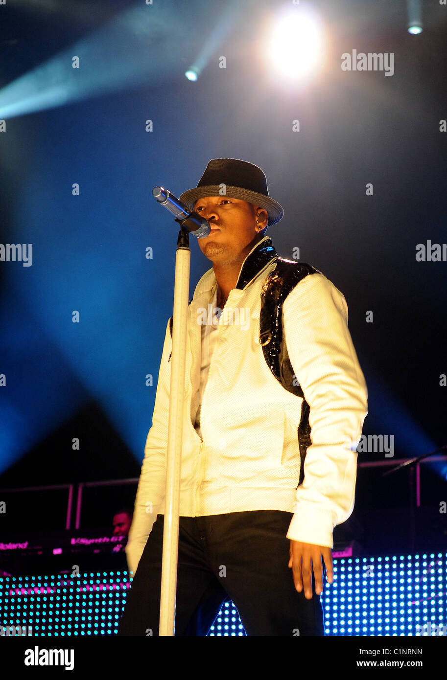 Ne-Yo performing live on stage at Marquee supported by Esmee Denters ... Ne-Yo performing live on stage at Marquee supported by Esmee Denters ...