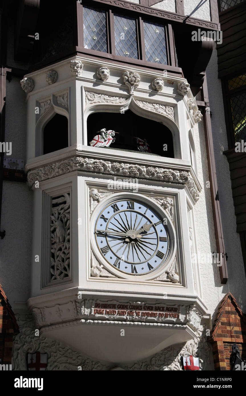 Tudor design hi-res stock photography and images - Alamy